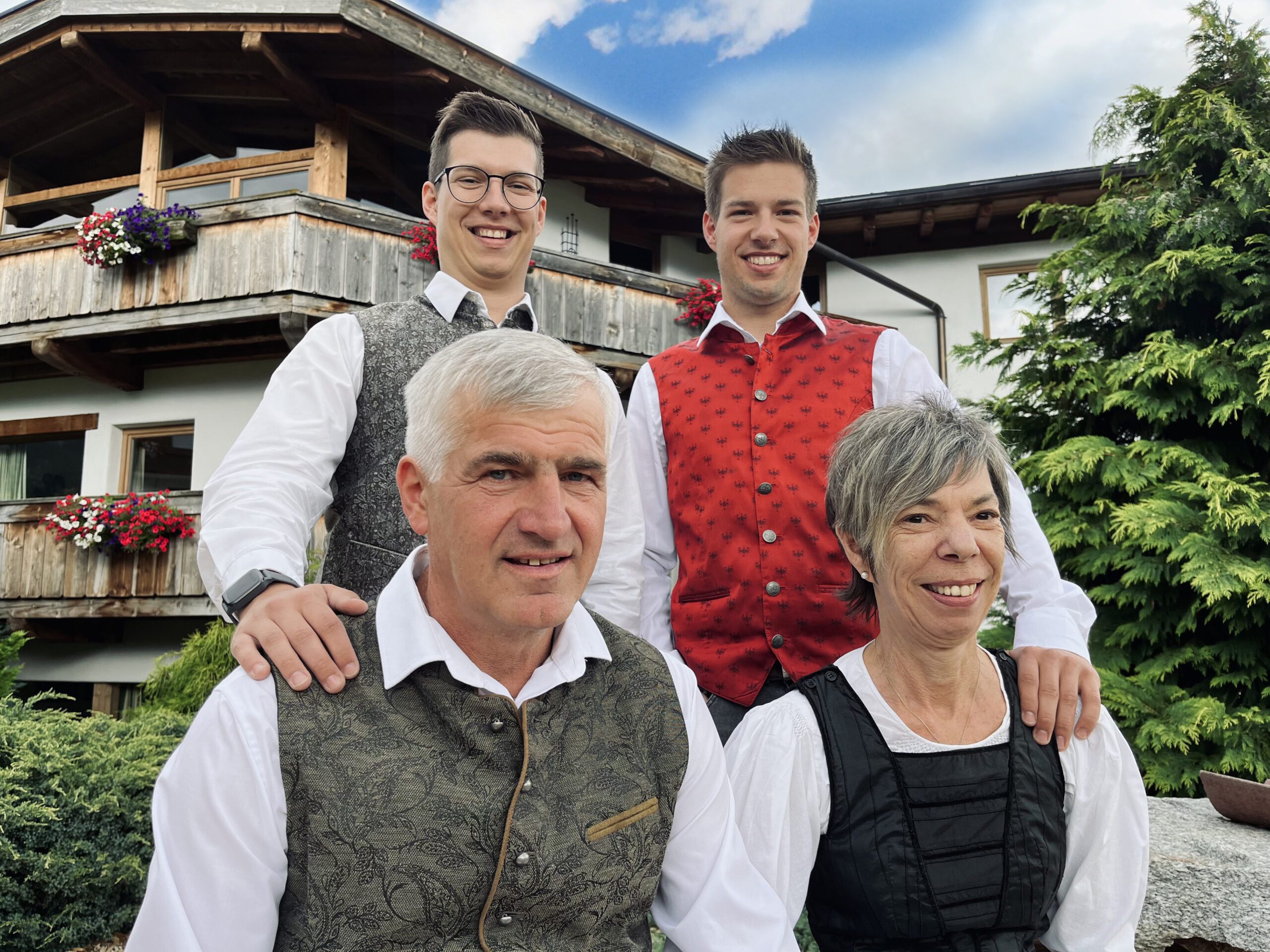 Ihre Gastgeber-Familie | Kindererlebnisbauernhof Lenelerhof im Tiroler ...